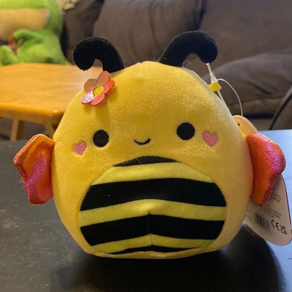Squishmallows | Toys | 223 Valentines Sunnythe Bumble Bee Squishmallow ...